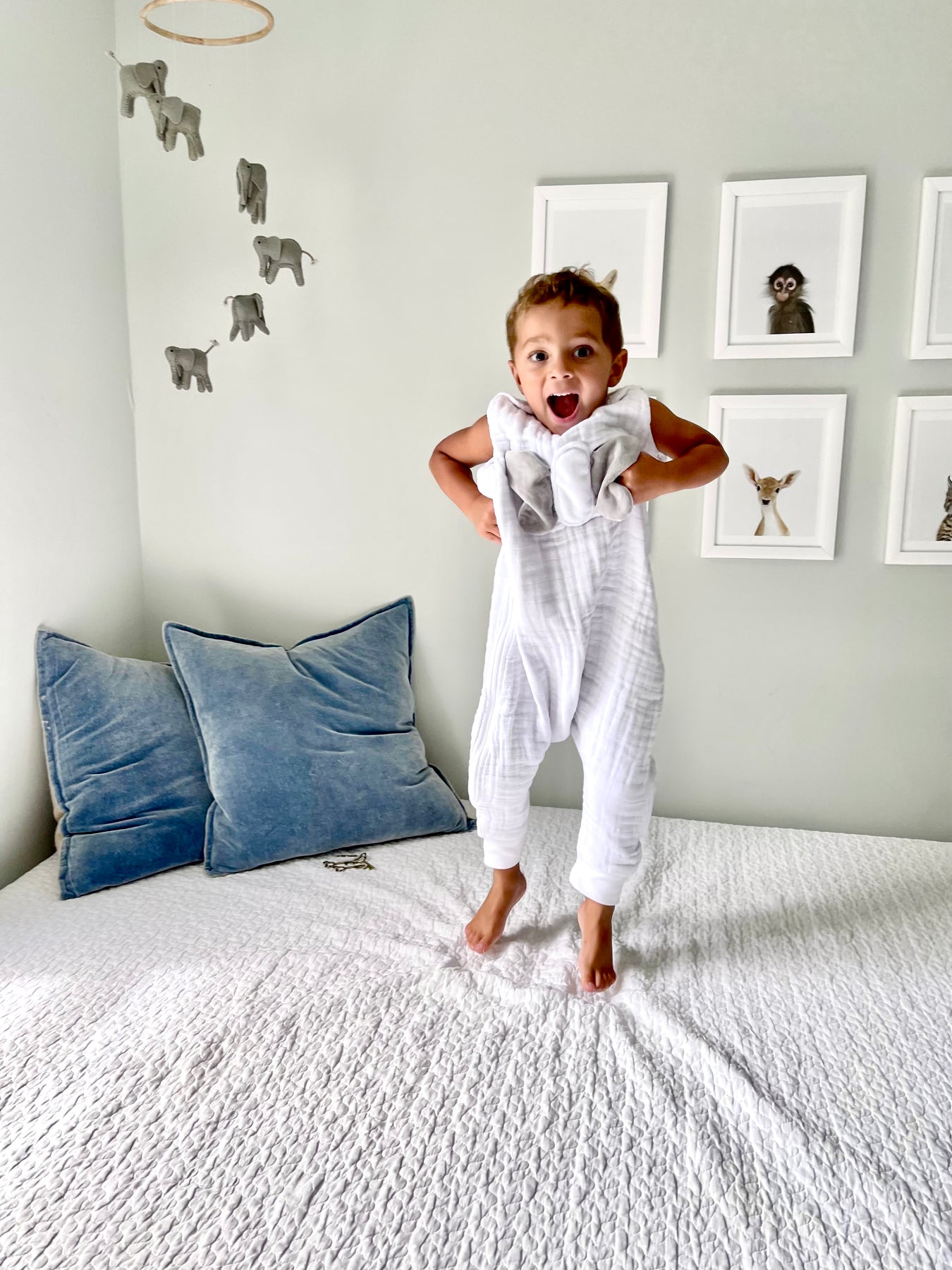 Helping Baby Sleep with Snuggy Buddy Baby Wearable Blanket Sleep Sack